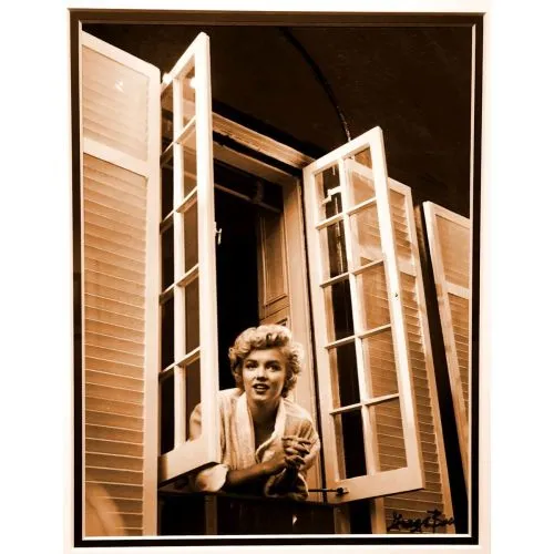 Marilyn Monroe, On Window | Arthipo