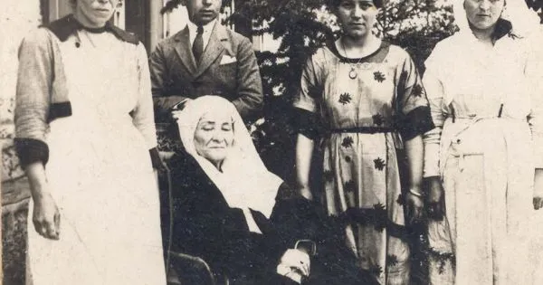 Mustafa Kemal Atatürk, Annesi Zübeyde Hanım | Arthipo
